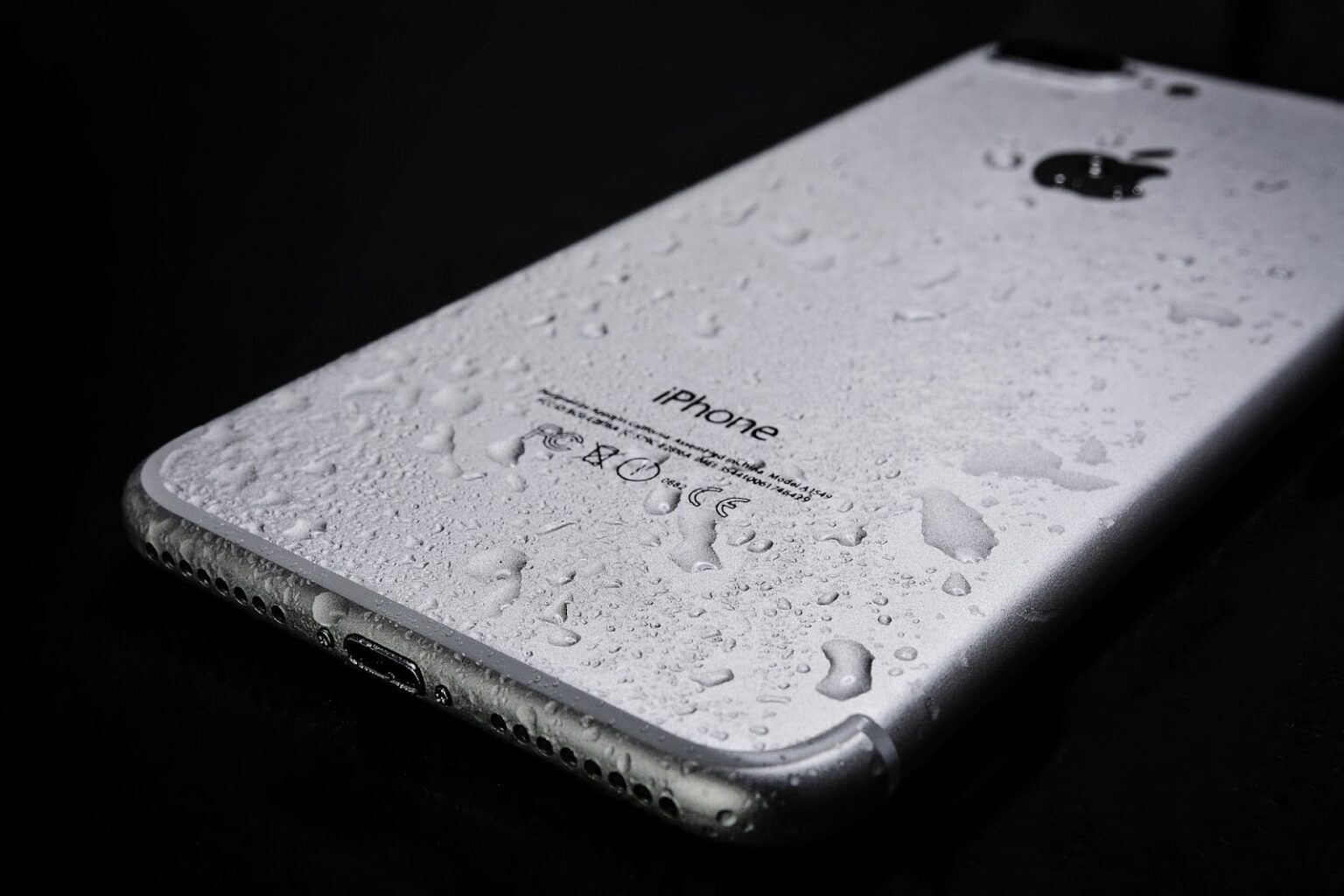 iPhone Terkena Air? Lakukan Cara Berikut Ini - iFixied
